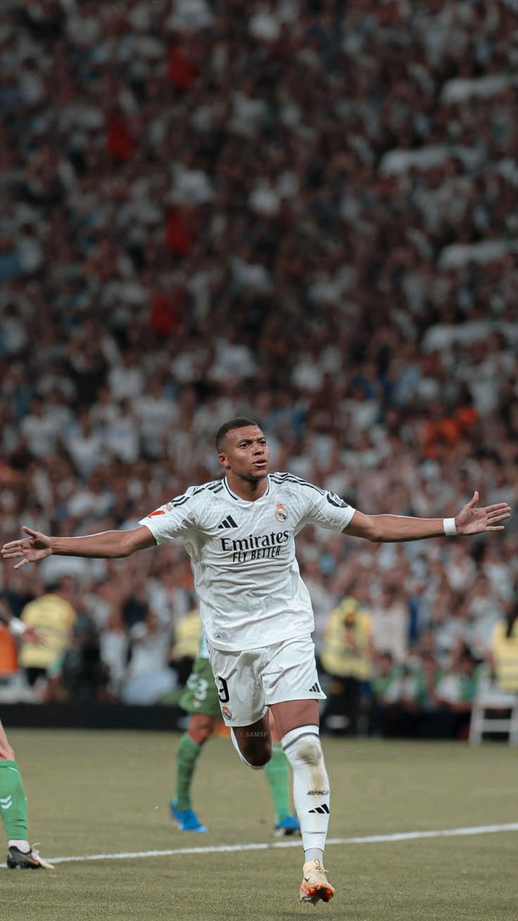 Gold Real Madrid logo phone background | Wallpaper 4k