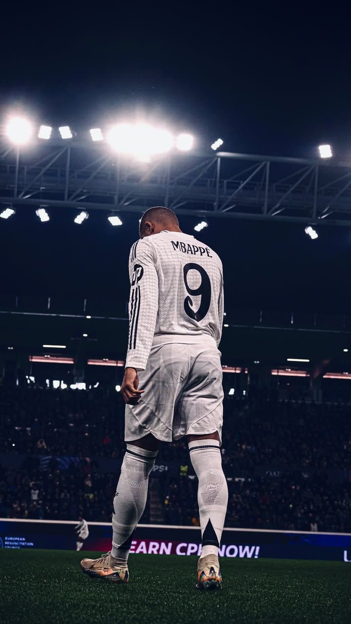 Gold Real Madrid logo phone background | Wallpaper 4k